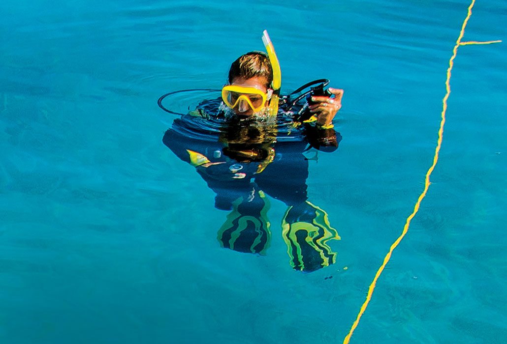 Back On The Boat: Tips For Exiting The Water With Ease - Dive Training ...