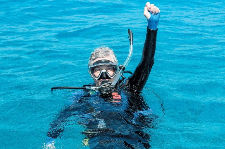 Surface Communication For Scuba Divers - Scuba Skills | Dive Training